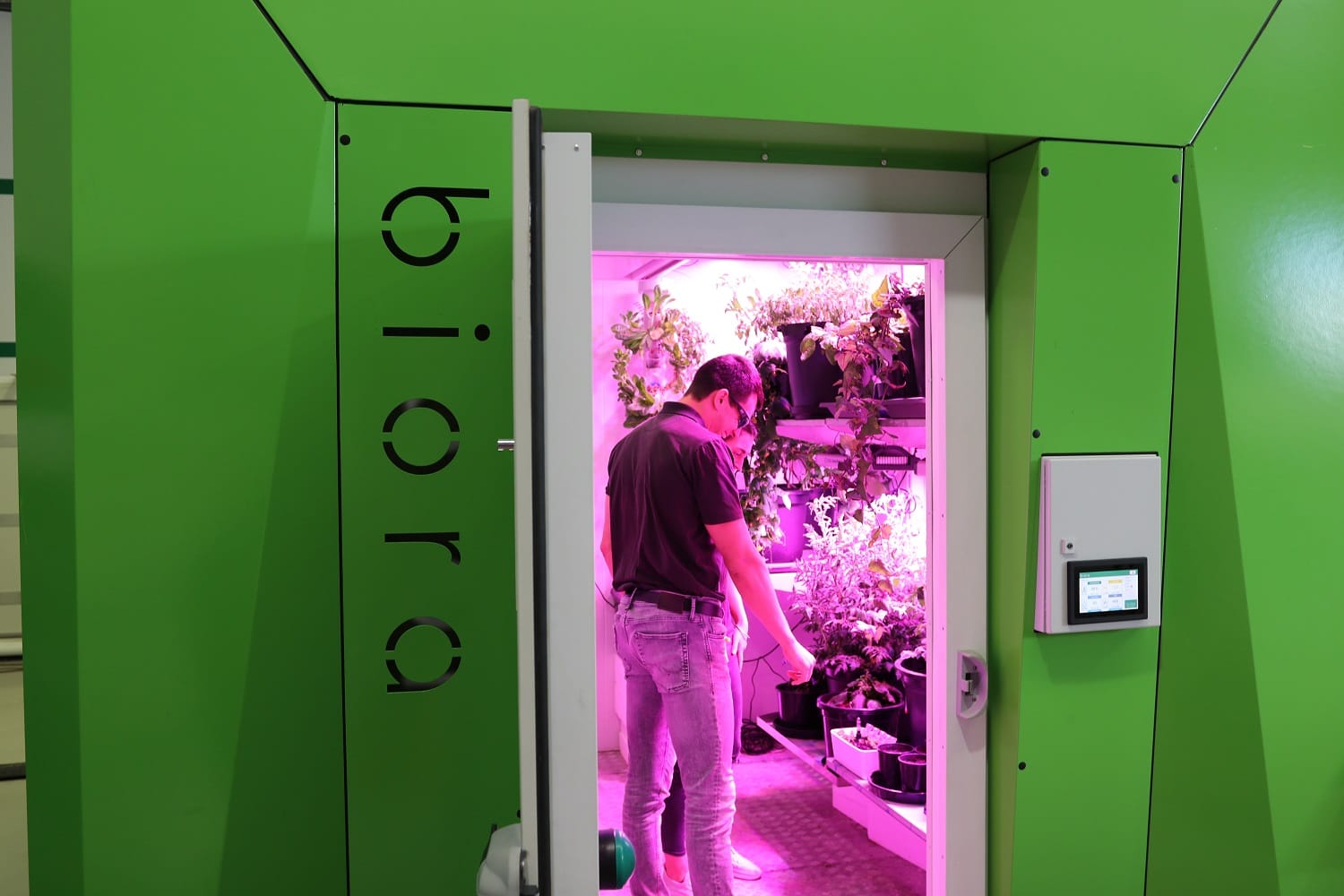 Vertical Farming - The Evolution of Food Supply Using Controlled ...